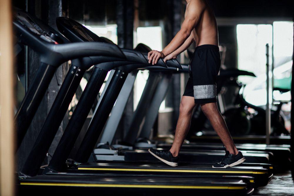6 Latihan Back di Gym serta Rekomendasi Alatnya
