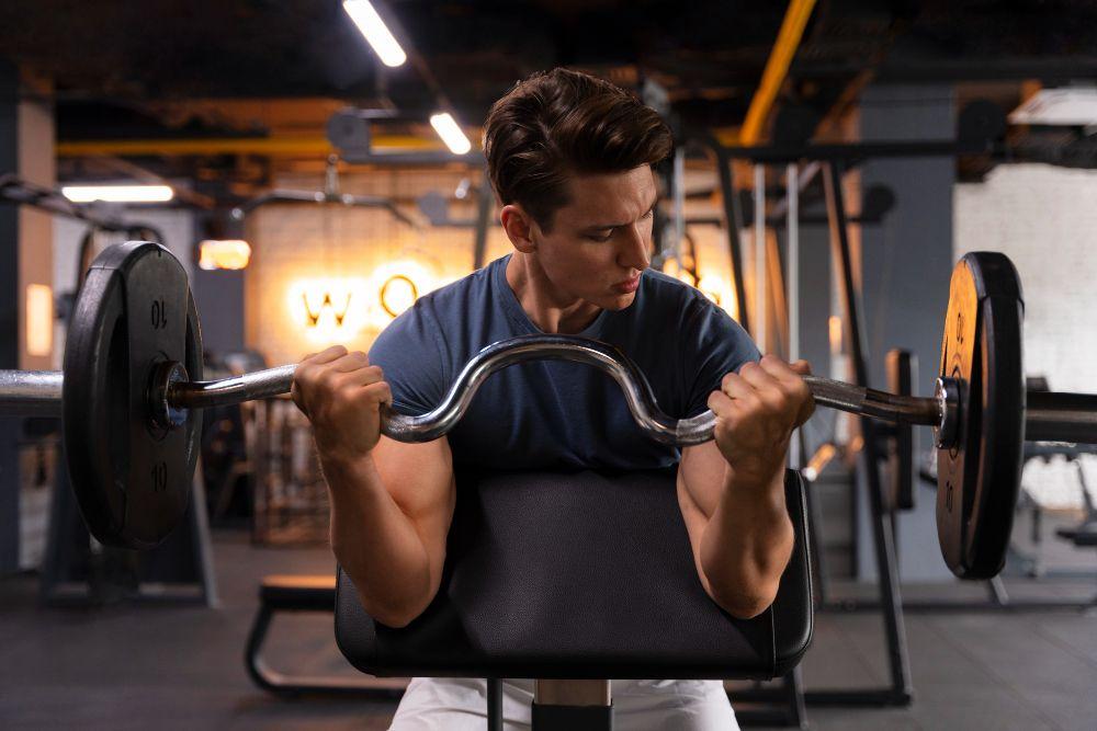 Spotter Gym: Arti, Perbedaannya dengan Personal Trainer