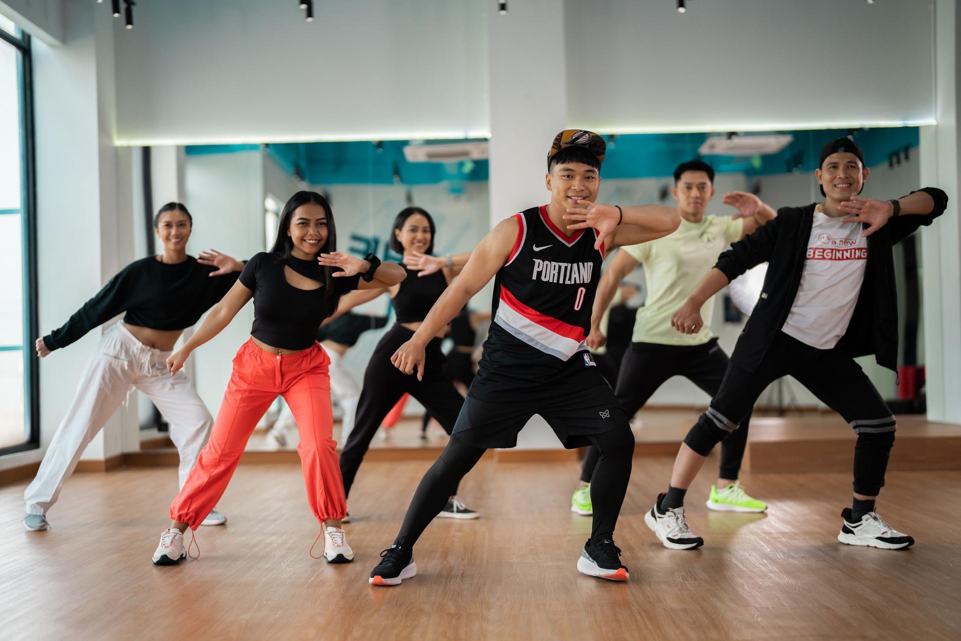 Kelas Dance - FIT HUB
