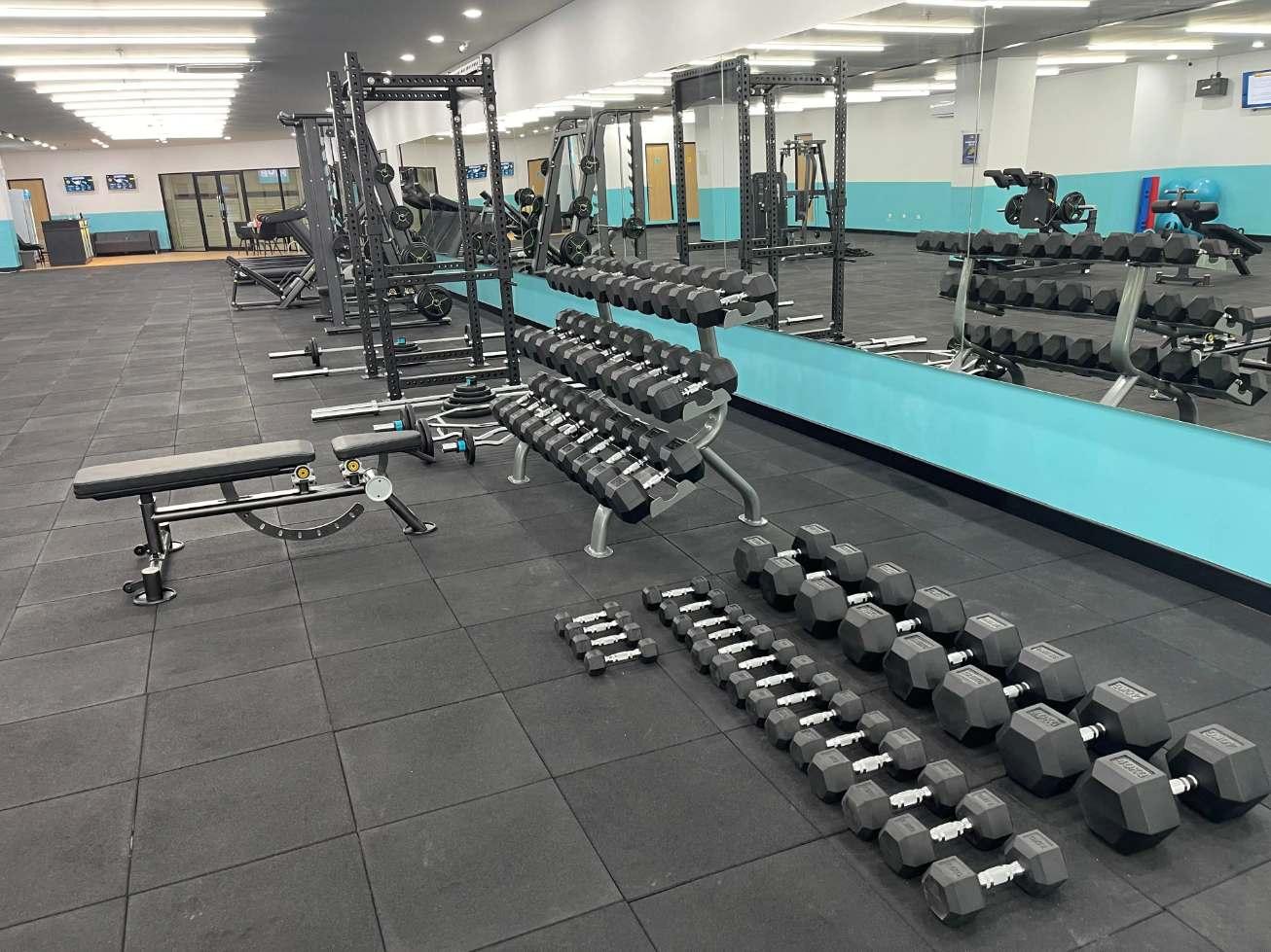 Gym & Fitness Center Tamini Square Jakarta Timur - FIT HUB